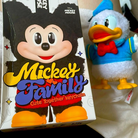 Disney | Other | Auth Confirmed Donald Pop Mart Mickey Family Disney ...